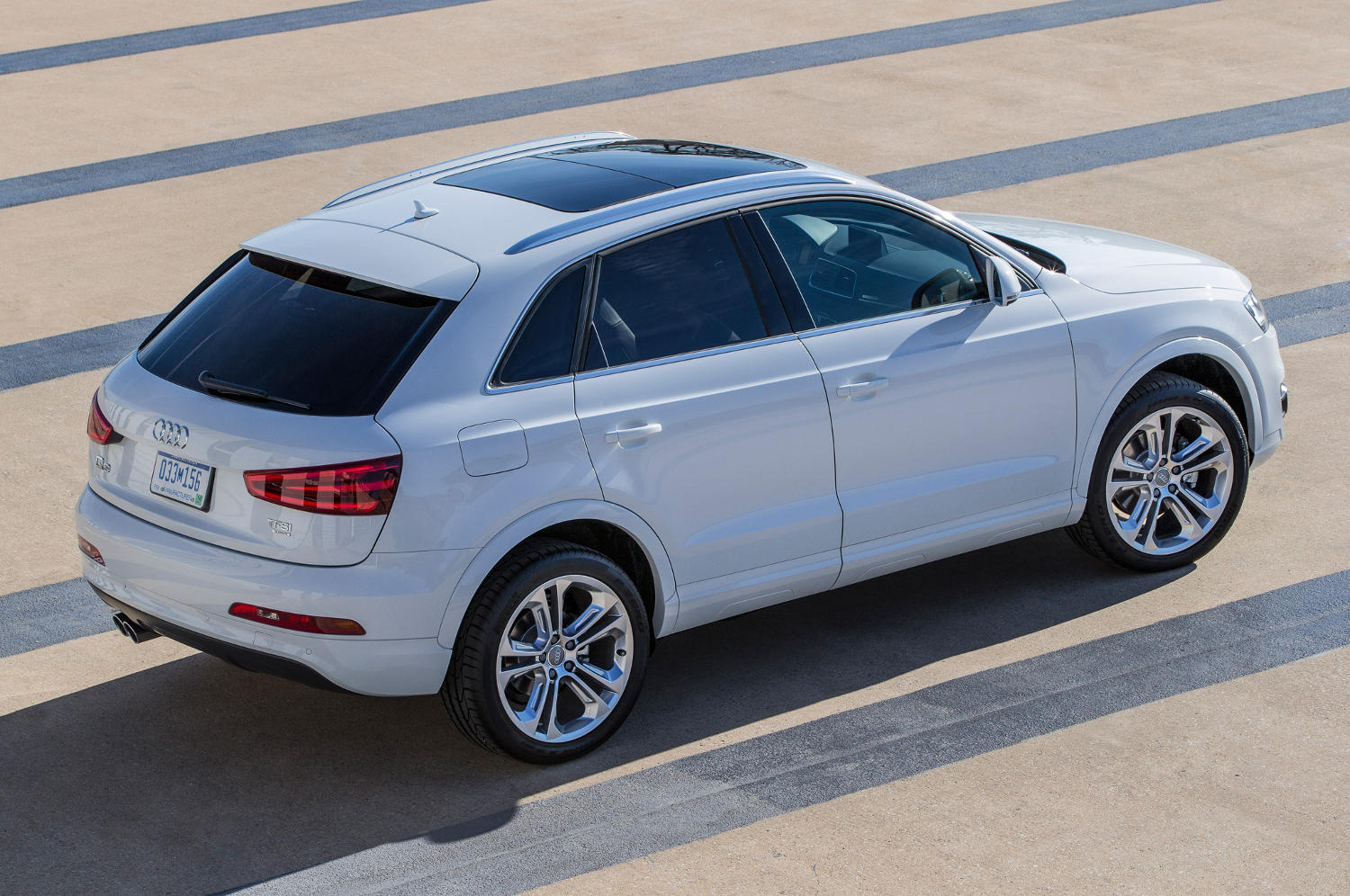 Comparison - Audi Q3 SUV 2016 - vs - Toyota C-HR Hybrid 2017 | SUV Drive